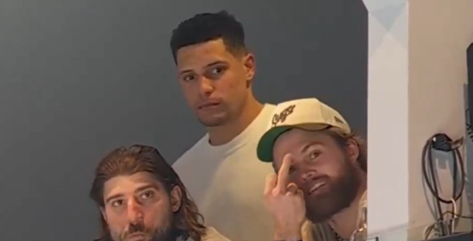 Flipping the bird to the camera: William Nylander apologizes to fans