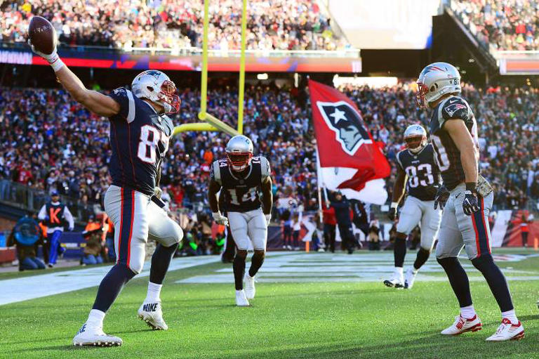 Rob Gronkowski has strong reaction to Patriots playing for another ...
