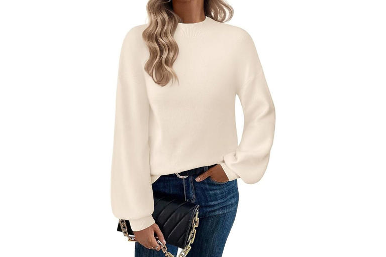 Reese Witherspoon’s sweater nails the blend of effortless style and ...