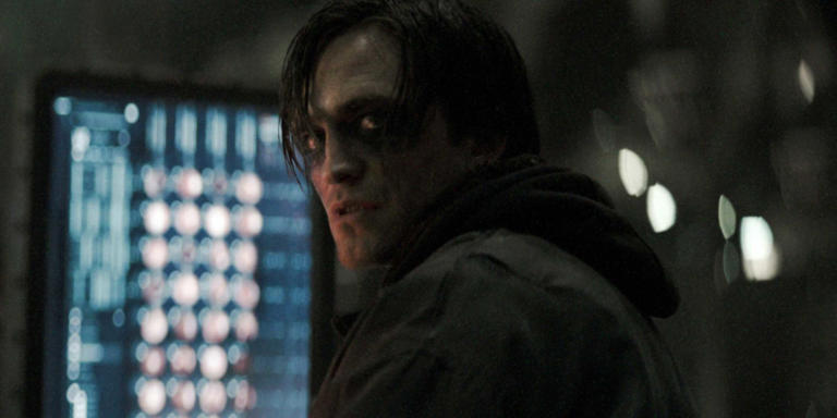 Superman's costume plot hole turned into strength like Batman's eye paint