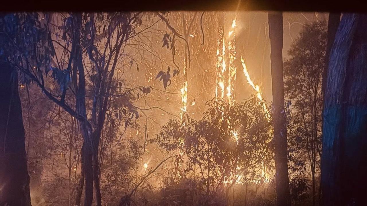 'Leave now': Aussies urged to flee bushfire