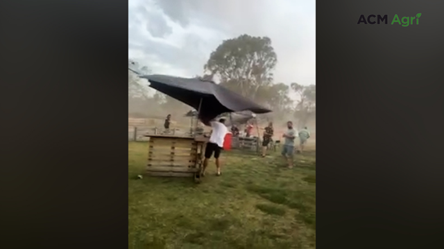 Mini tornado hits Horsham, Victoria