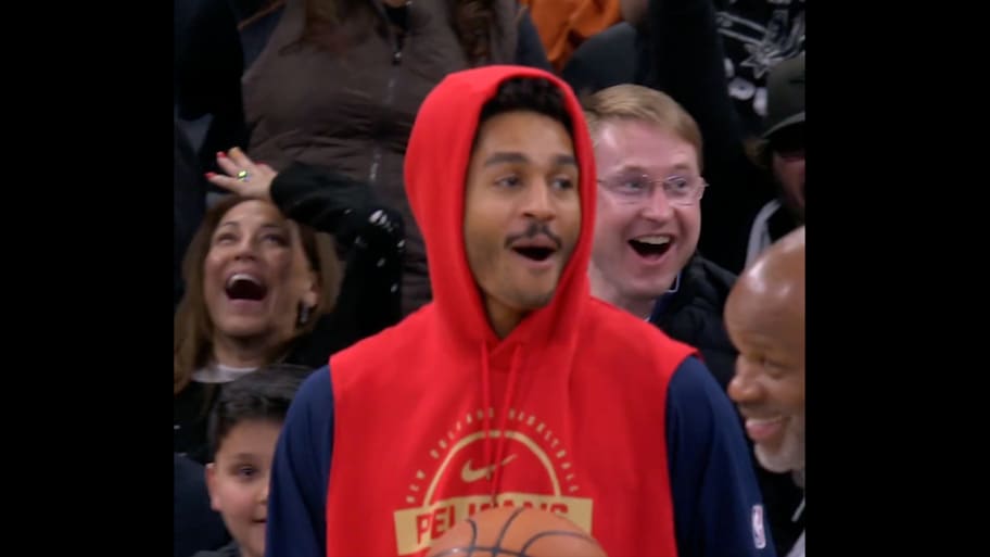 Spurs fan wins $10,000 by hitting the most bonkers half-court shot ...