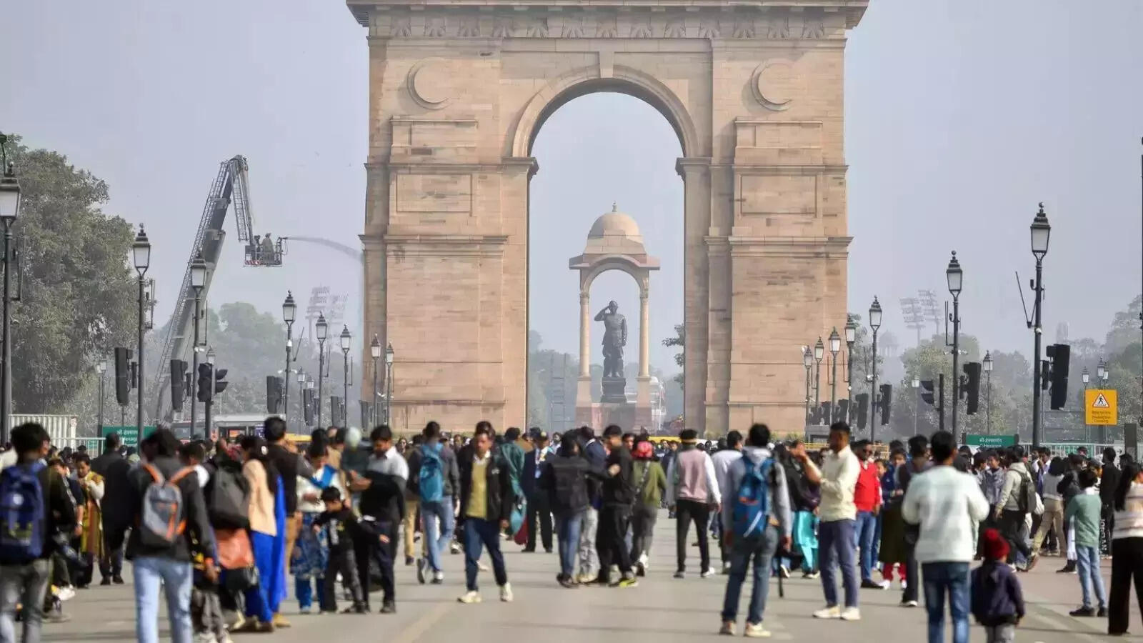 Delhi weather today: Sunny skies, comfortable temperatures; air quality ...