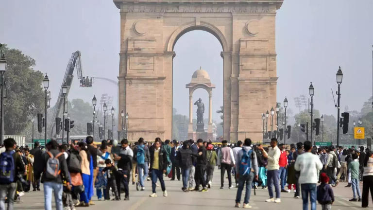 Delhi weather today: Sunny skies, comfortable temperatures; air quality ...