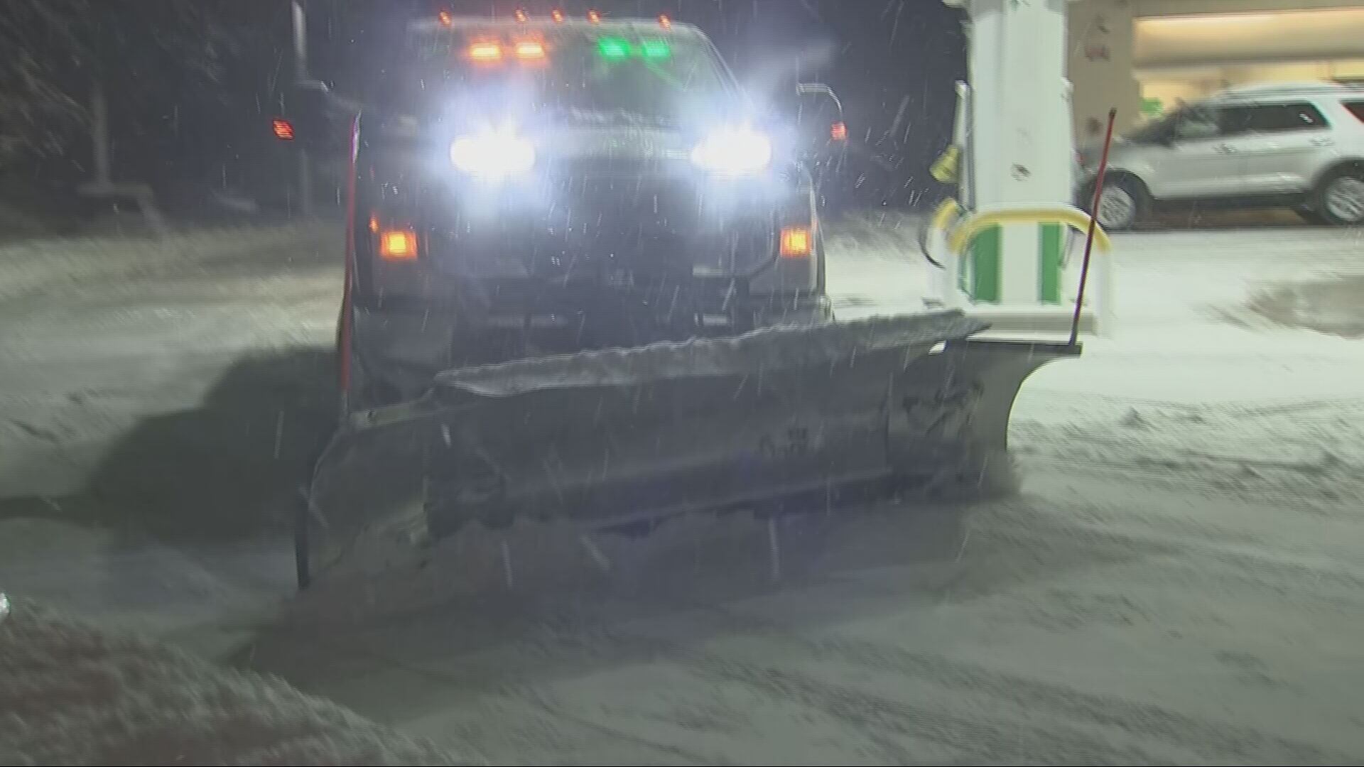 Big dig begins after day of non-stop snowfall in Pittsburgh area