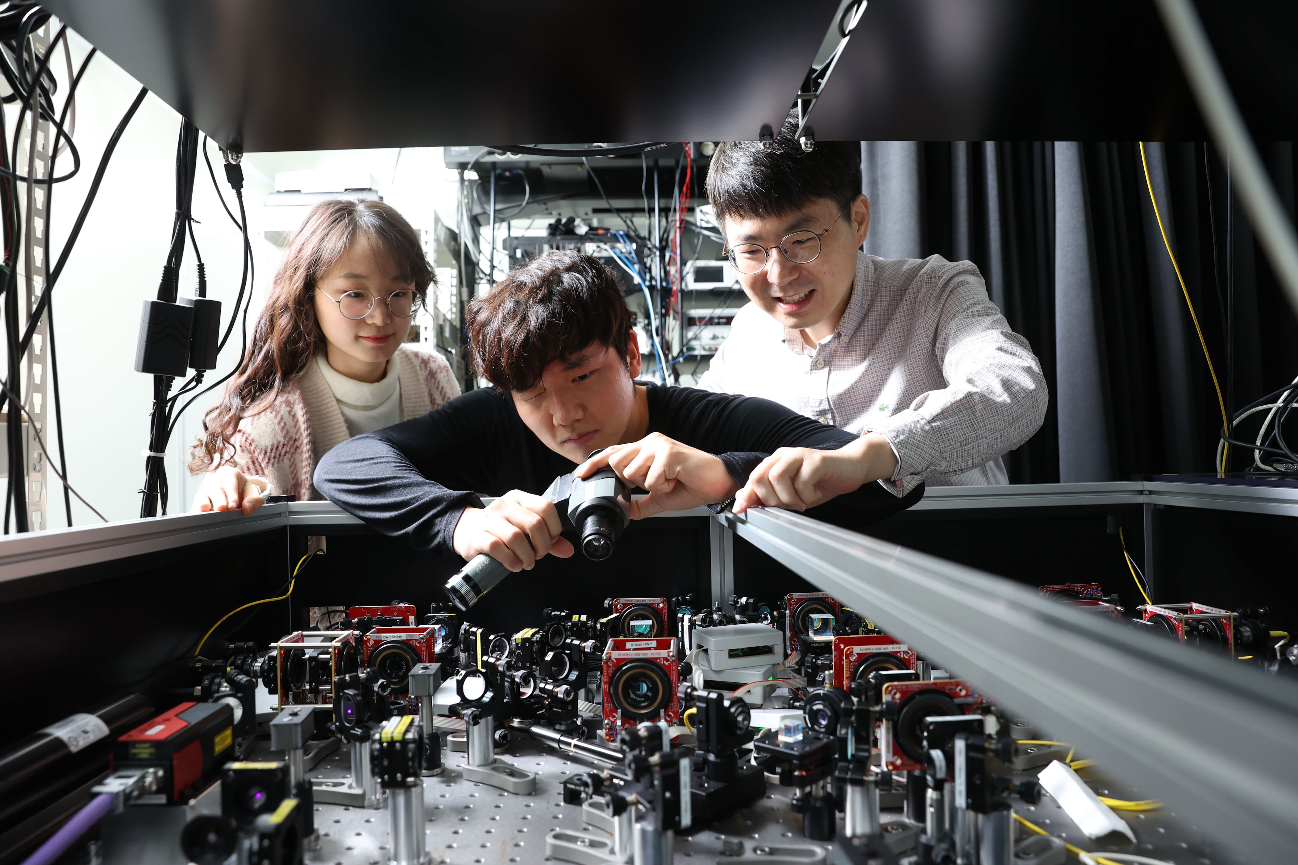 KAIST unites theory, experiment, engineering for quantum leadership
