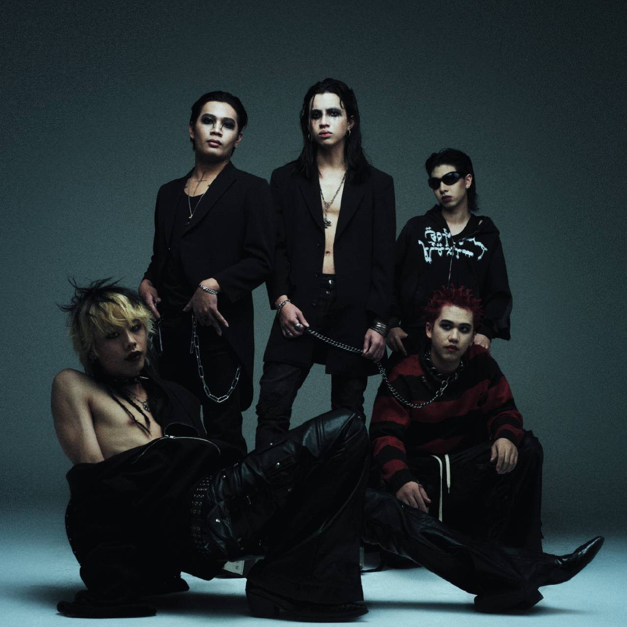 VAMP POLITICS ปล่อยซิงเกิลแรกแนว dark romantic rock CHARISMA