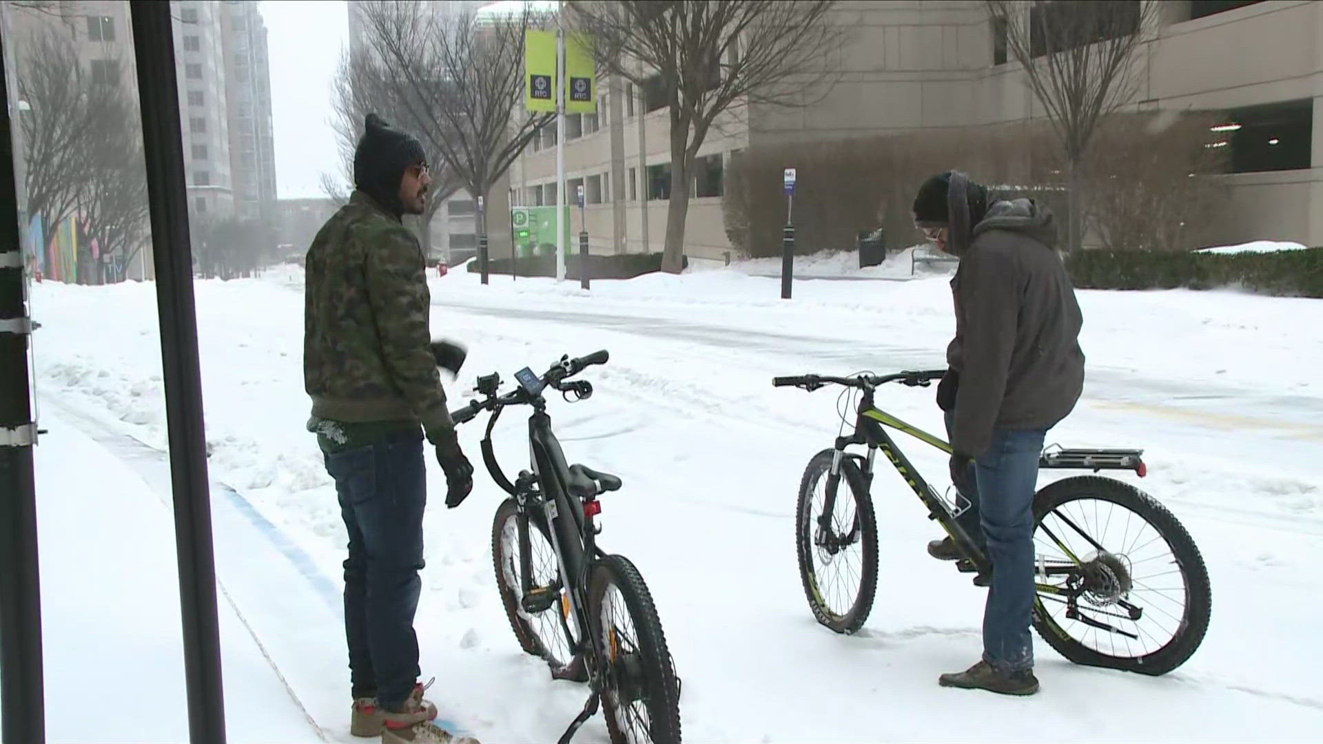 Bicyclists take on Fairfax County snow storm