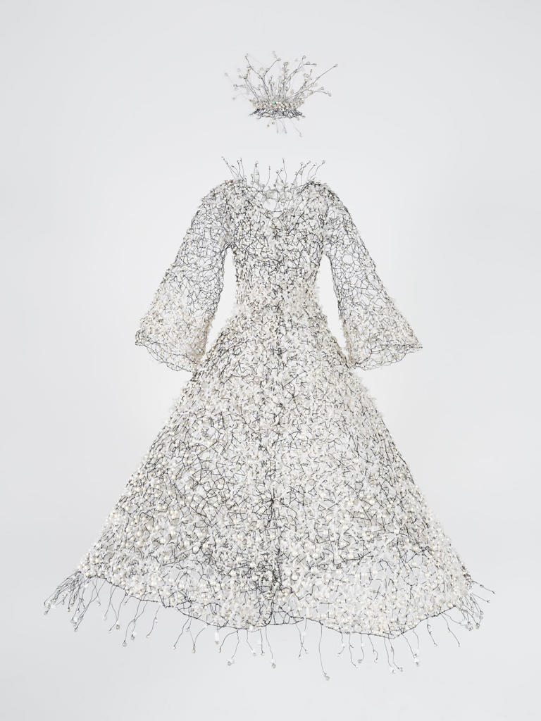 Geum Ki-sook's 40-year fashion art journey showcased in Seoul exhibition