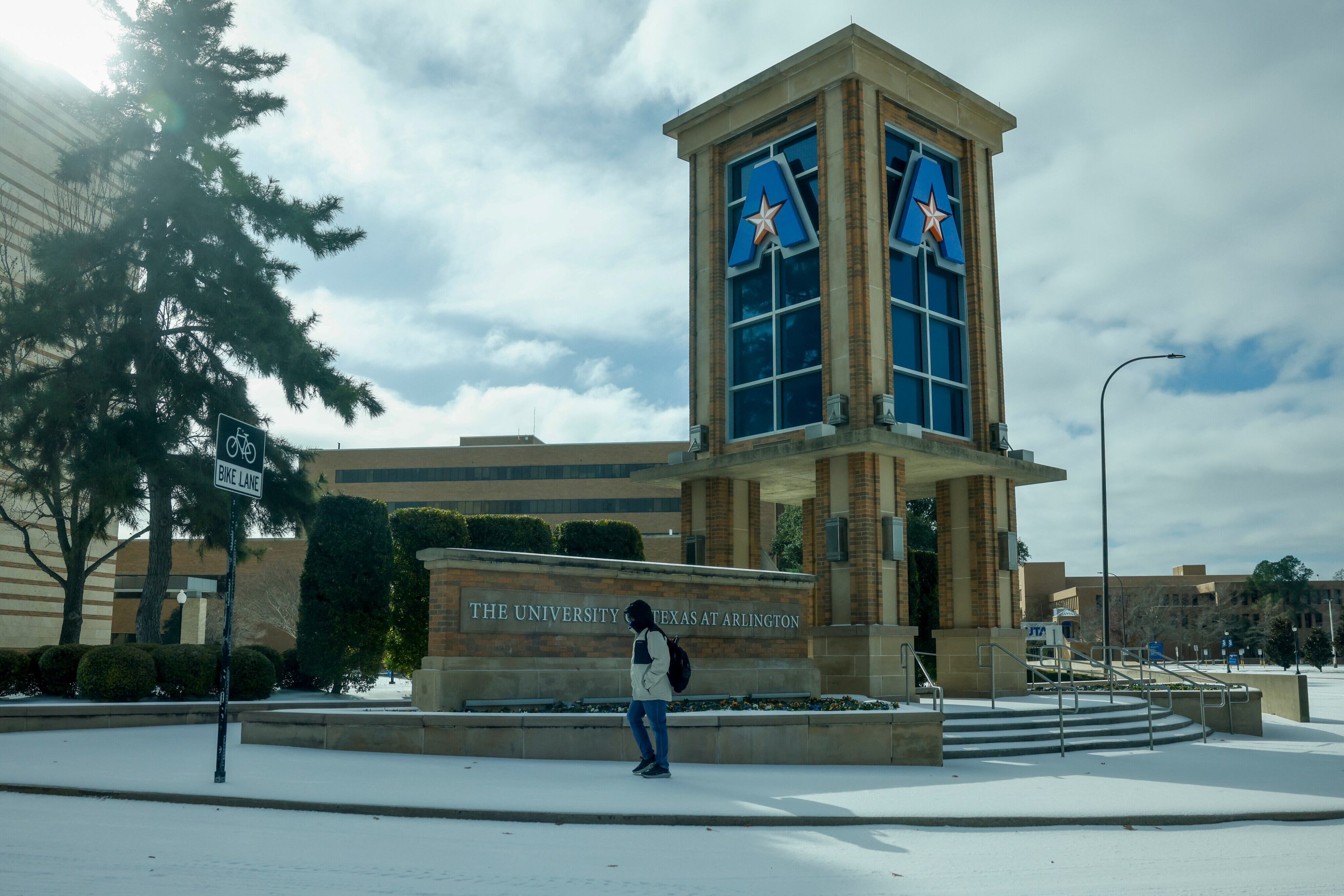 Dallas-Fort Worth colleges, universities close or move online. See who ...