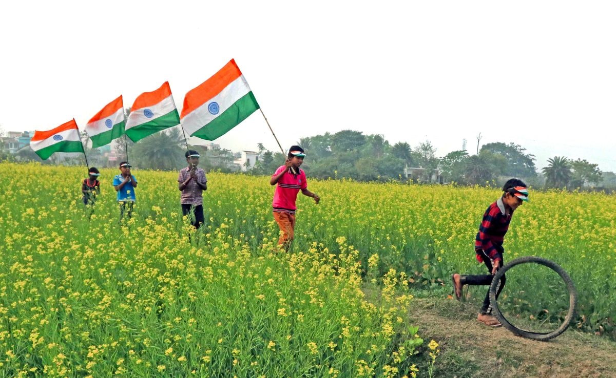 Samvidhan Divas 2026: गणतंत्र दिवस के लिए बेहतरीन वॉलपेपर आइडिया