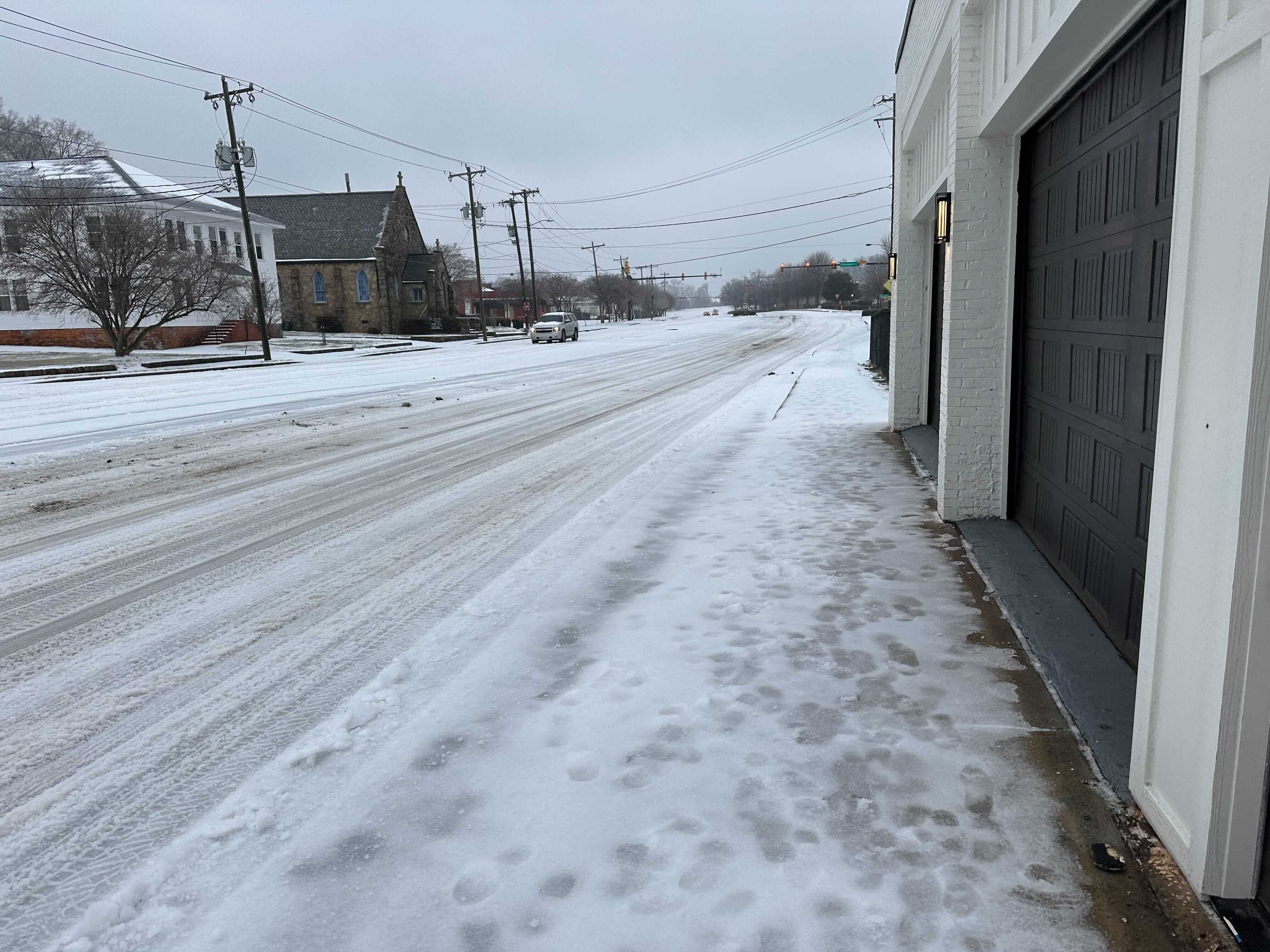 Live traffic cameras, updates on road conditions, crash reports