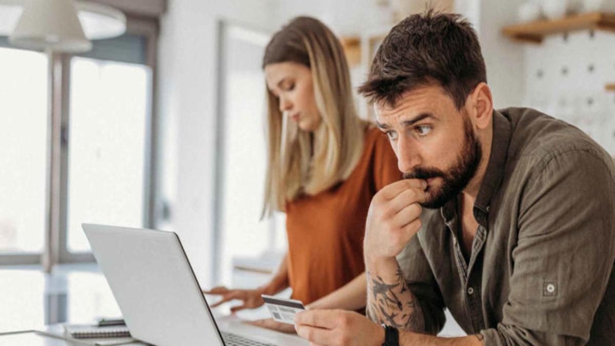 The one daily habit that predicts your financial health better than ...