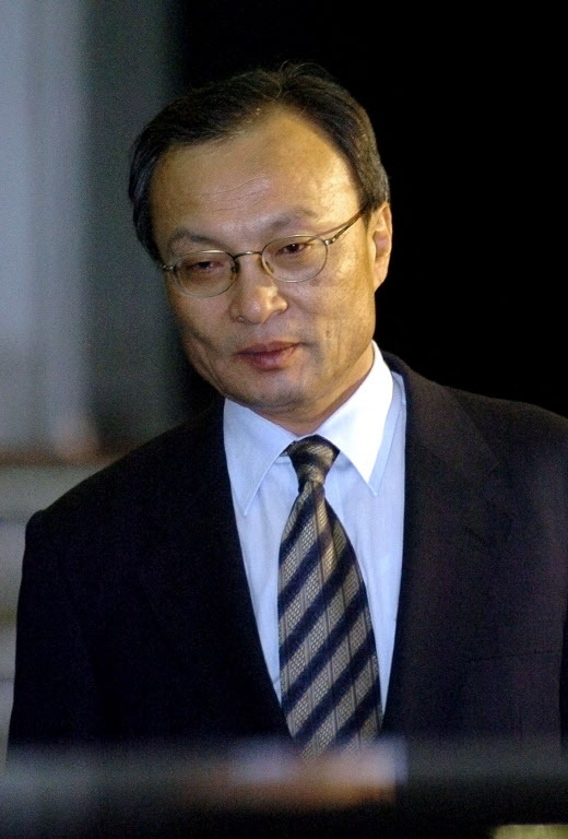 Former South Korean prime minister Lee Hae-chan dies in Vietnam