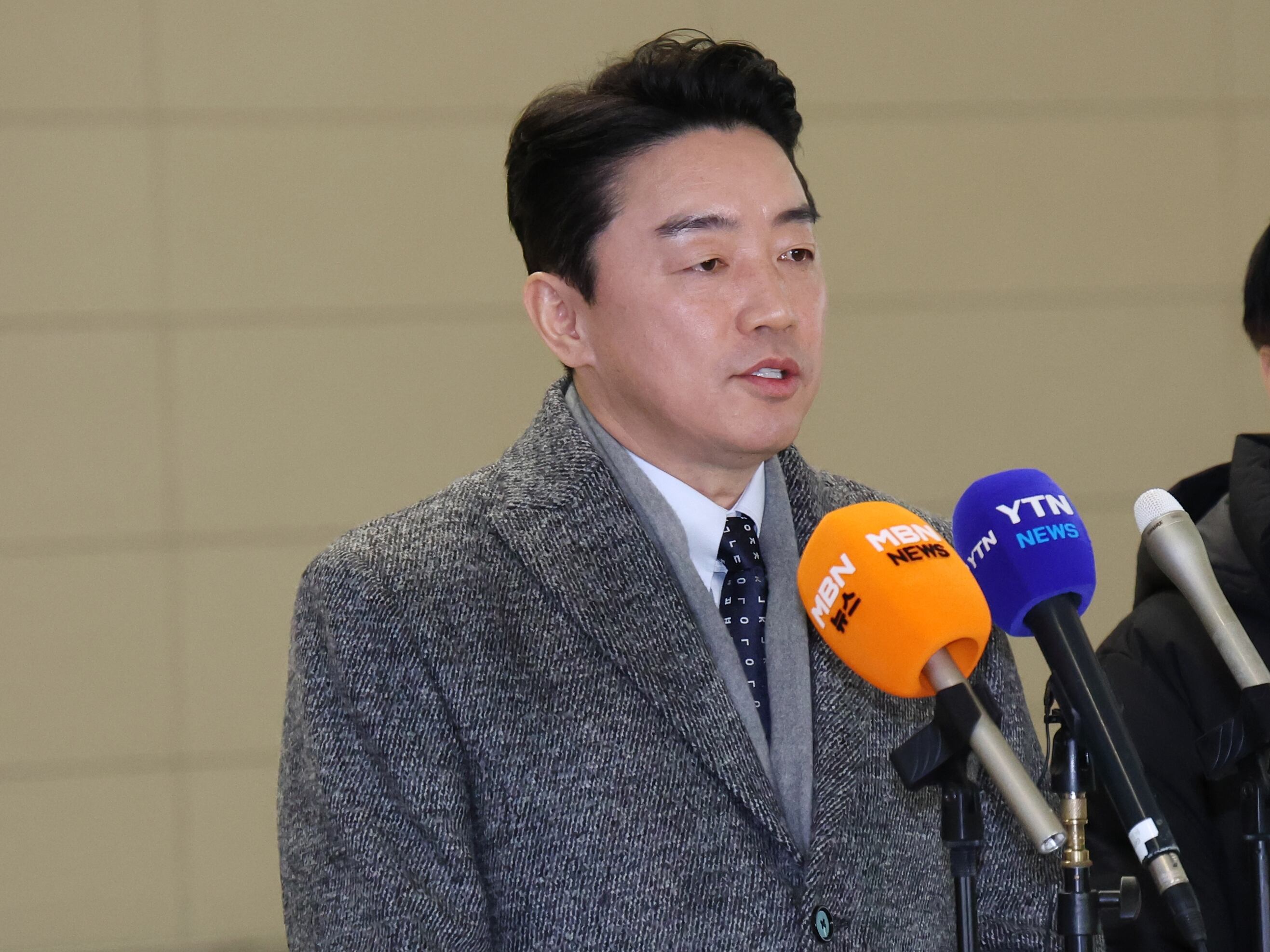 Chief of staff Kang conveys resolve in Canadian submarine bid