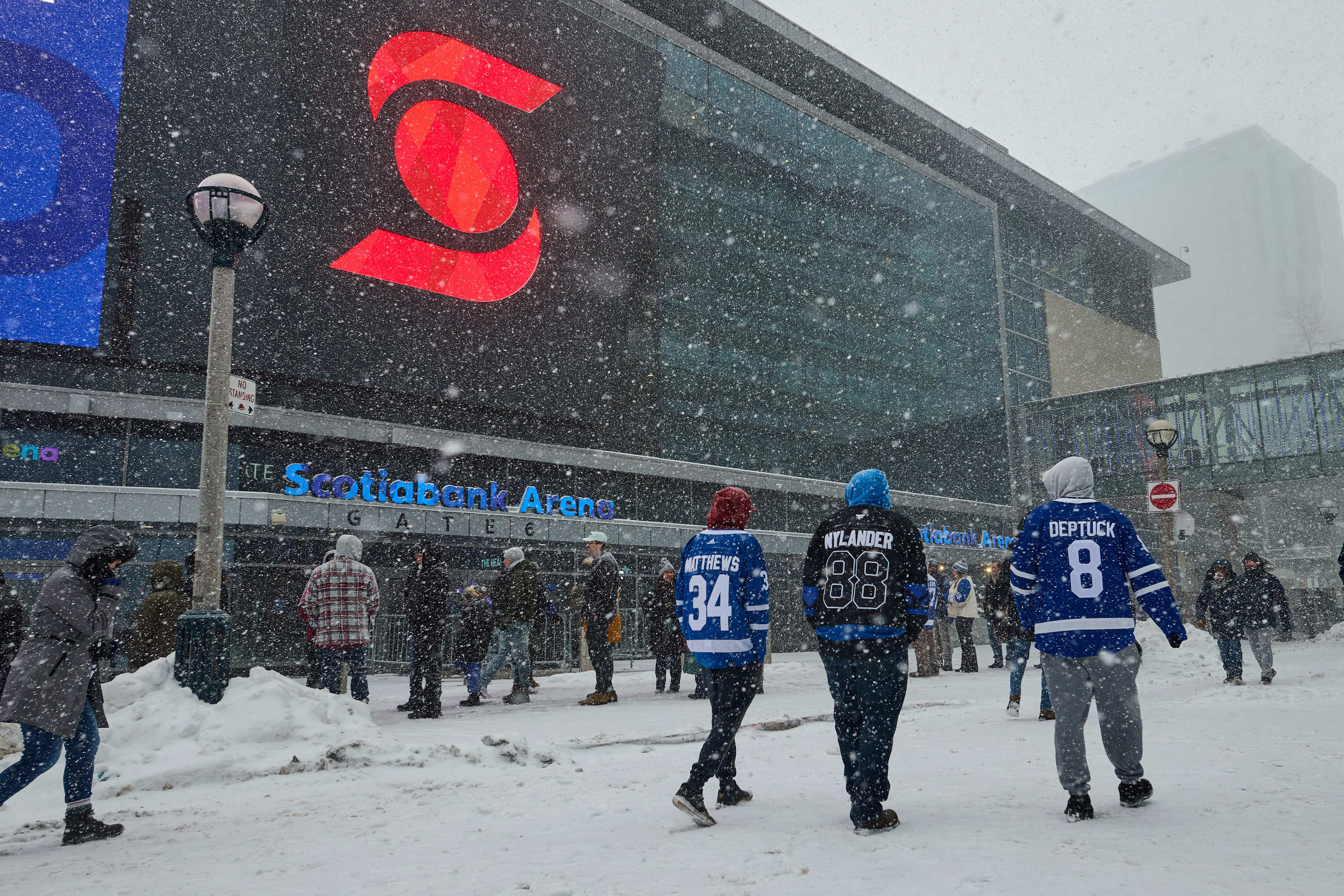 Scenes from Toronto and Whitby, Ont. amid major winter storm
