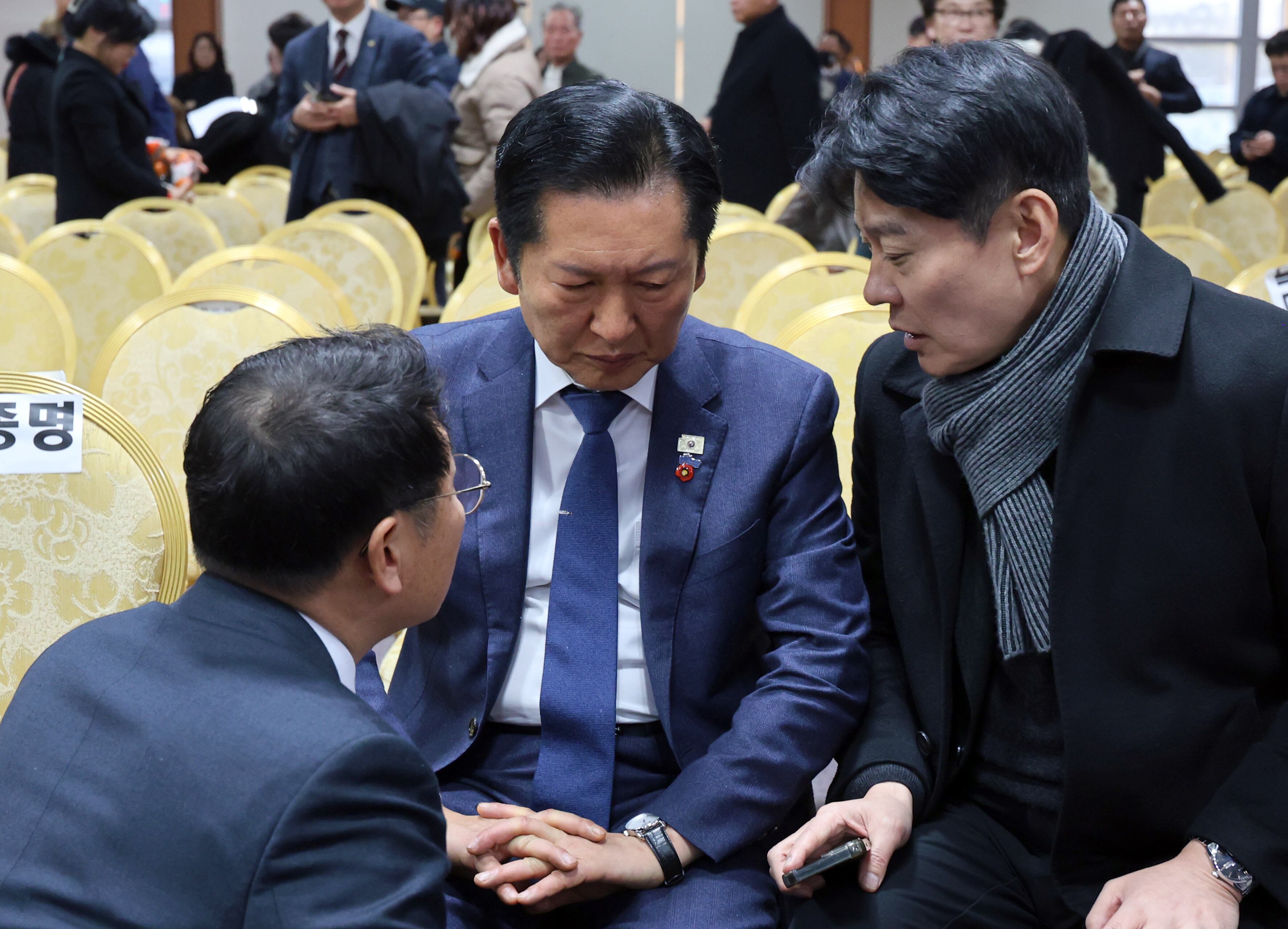 Democratic Party leader Jung Chung-rae mourns Lee Hang-chan's passing