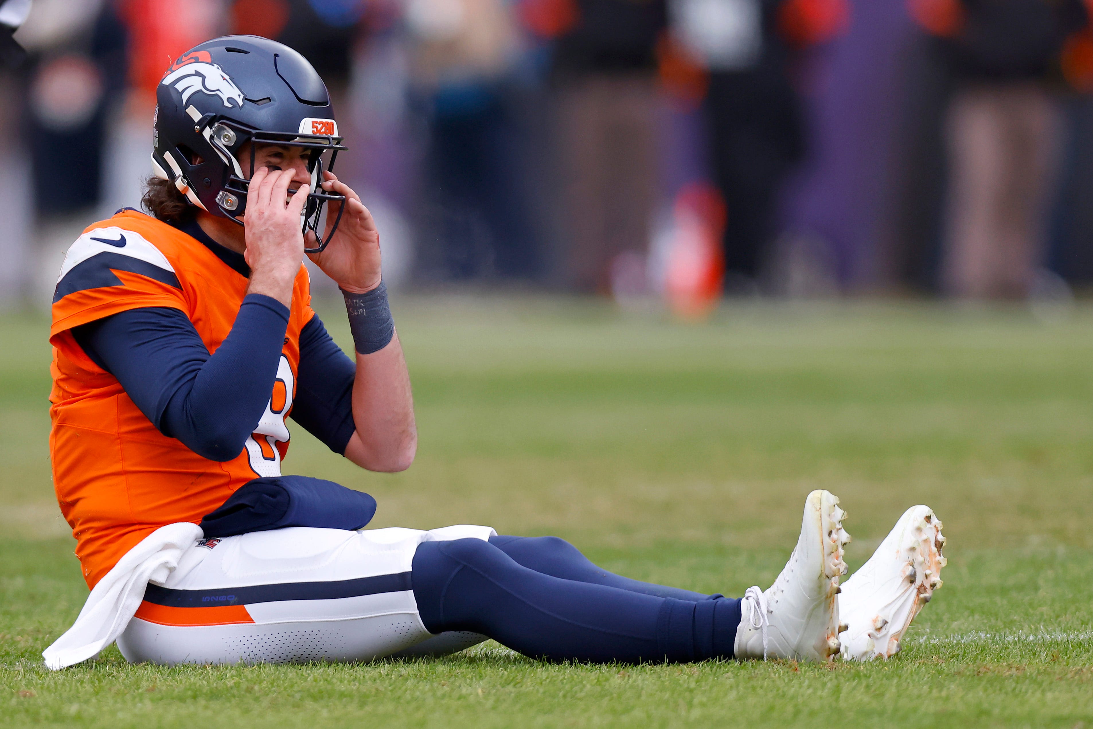 Broncos fall to Patriots 10-7 in AFC Championship game