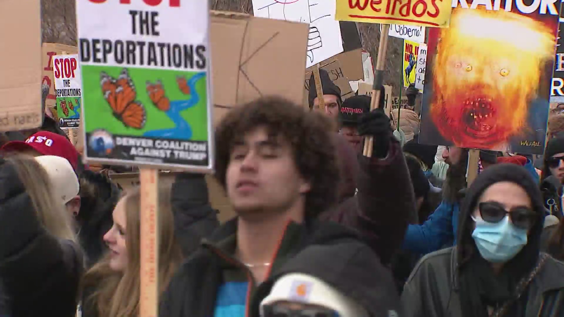 Hundreds of demonstrators protest ICE, DHS at vigil for Alex Pretti at ...