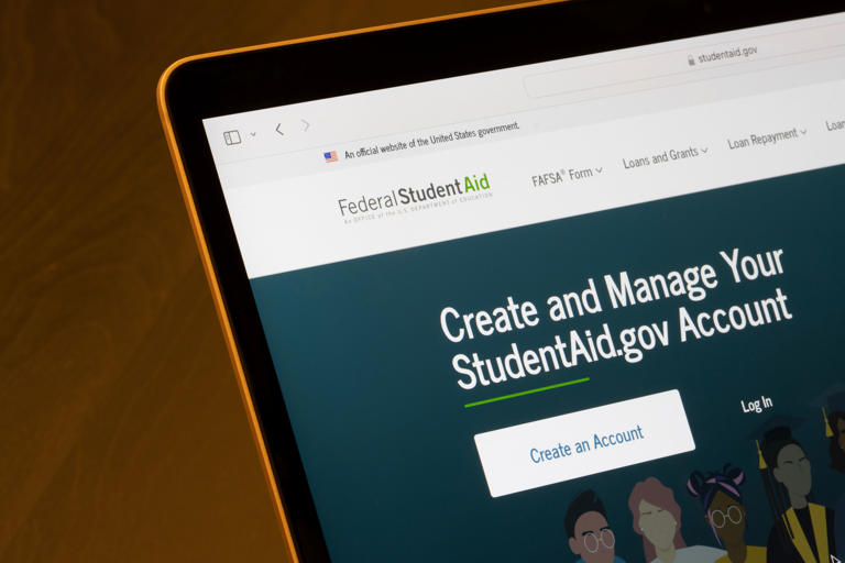 AL college students offer FAFSA guidance as families weigh costs