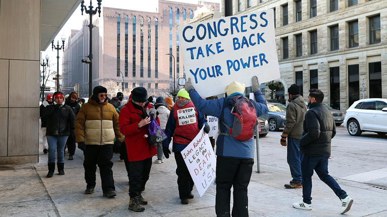 Anti-ICE protests take place as T'Wolves-Warriors NBA game takes place