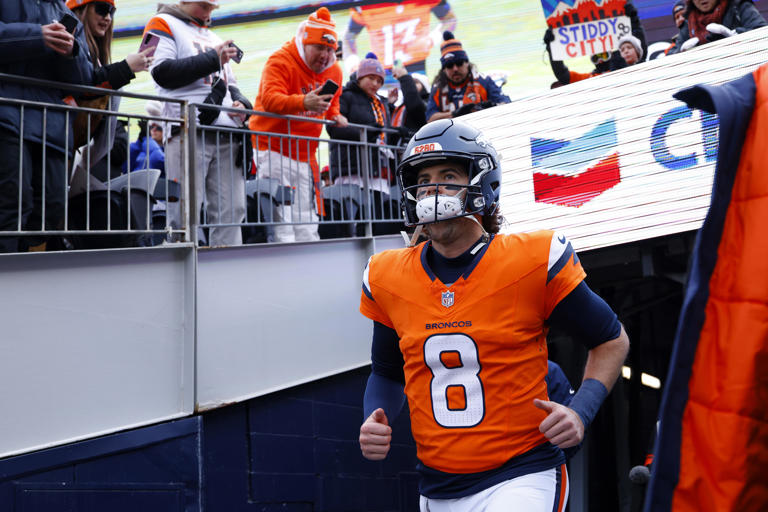 Broncos fall to Patriots 10-7