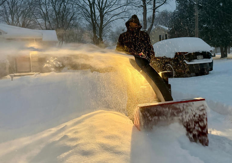NY courts to close Monday as heavy snow blankets state