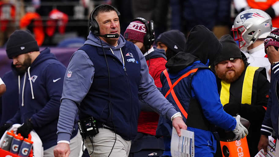 Mike Vrabel gives funny warning to Patriots after beating Broncos