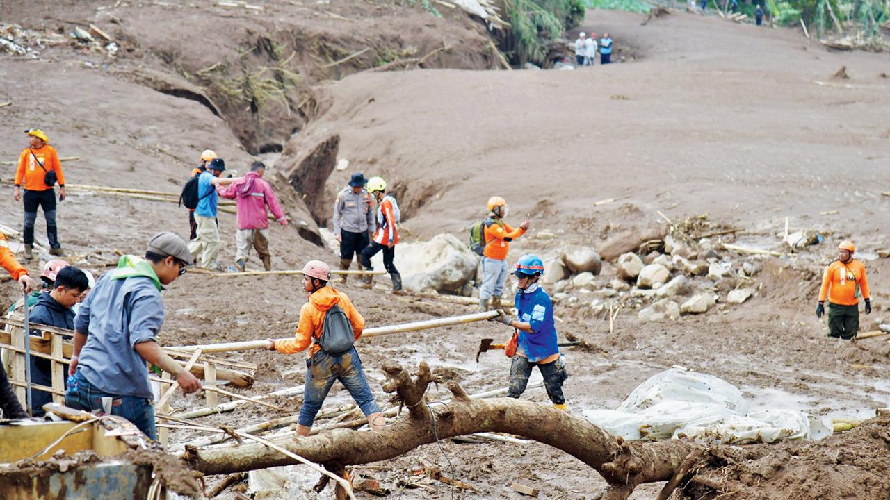 Indonesia landslide: Rescuers race to find dozens missing in Java