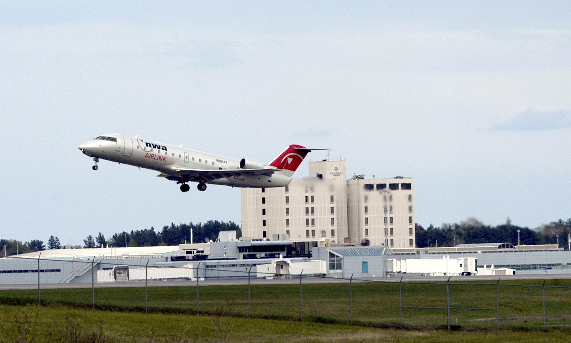 Plane sparks emergency response after 'incident' on runway in Maine ...