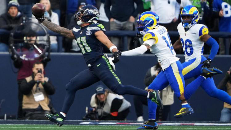Live updates: Seahawks lead in fourth quarter