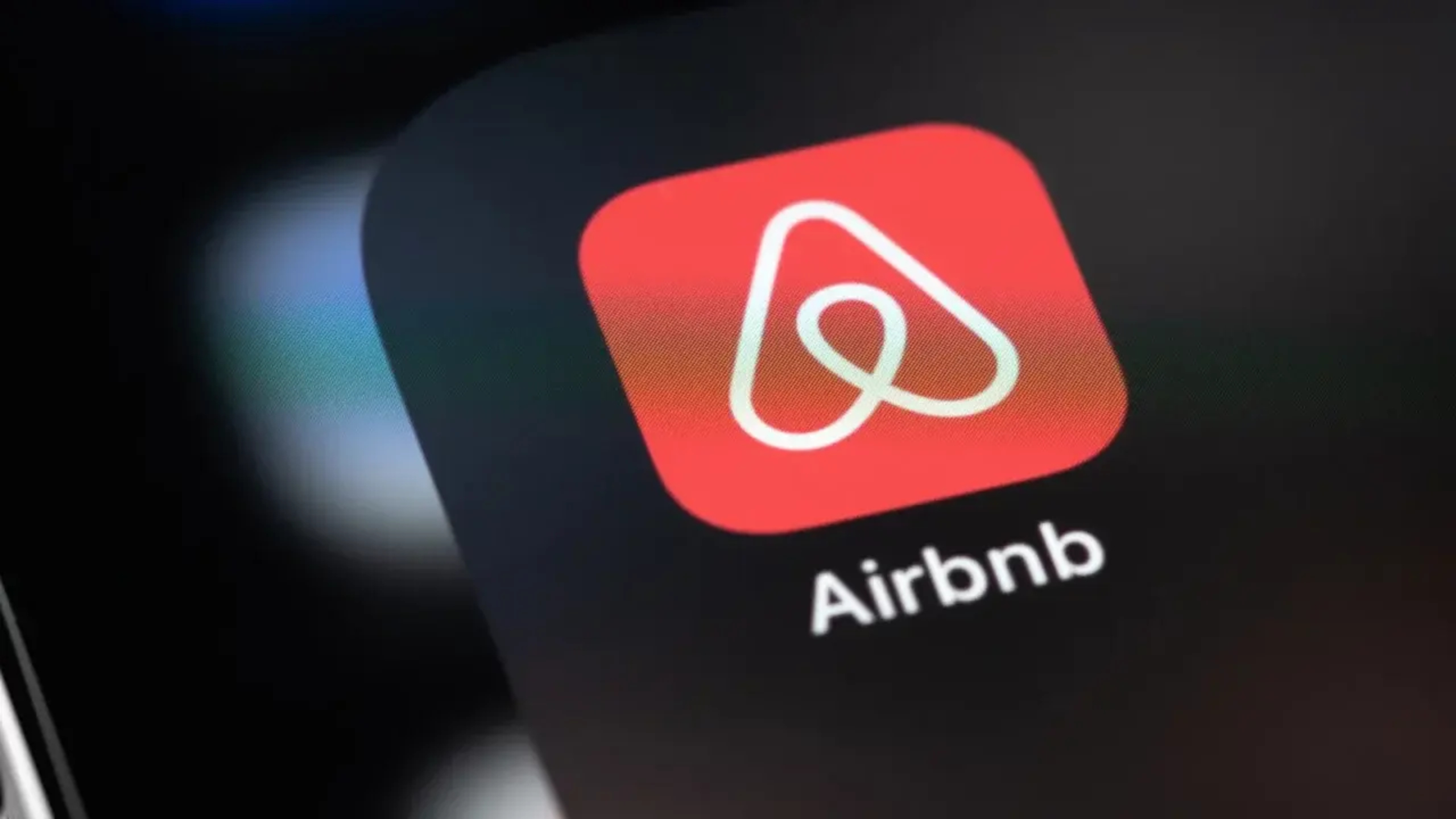 Essential tips to find hidden cameras in your Airbnb