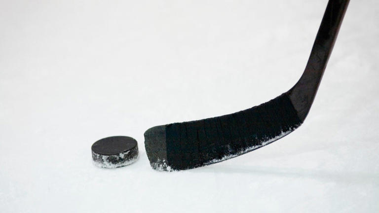 Ryan Donato scores twice as the Blackhawks beat Sharks 6-3