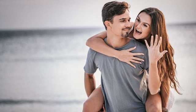 10 signs you are going from casually dating to an official relationship