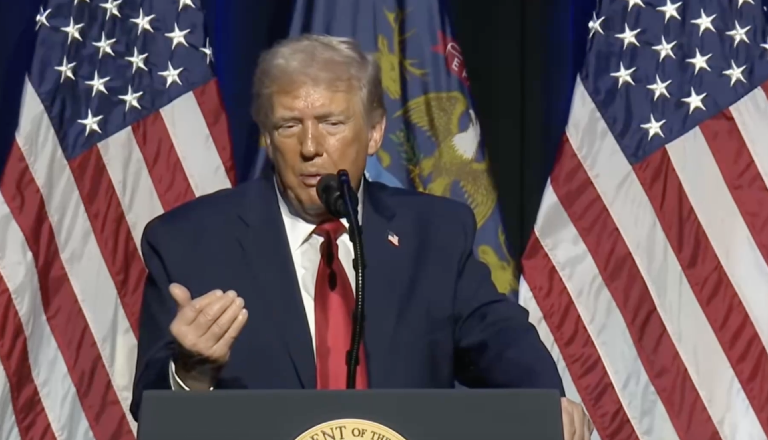 'We have a real stiff at the Fed': Trump puts his childish behavior on ...