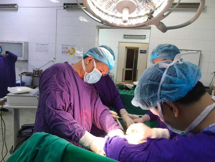 Mổ viêm ruột thừa, bác sĩ bất ngờ phát hiện ung thư ruột thừa hiếm gặp