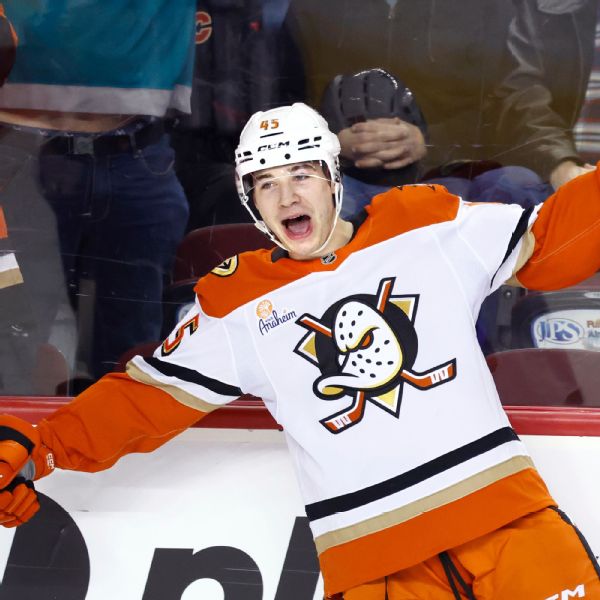 Beckett Sennecke's hat trick put Ducks past Flames in OT