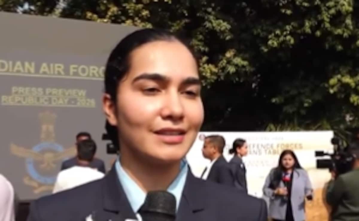 Akshita Dhankar: Woman who unfurled national flag with president on ...