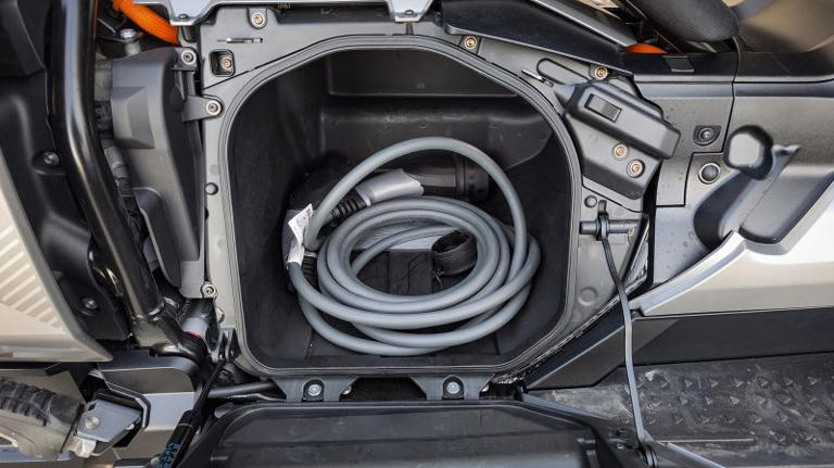 Essai BMW CE 04 2026, le roi des scooters électriques mérite-t-il ...