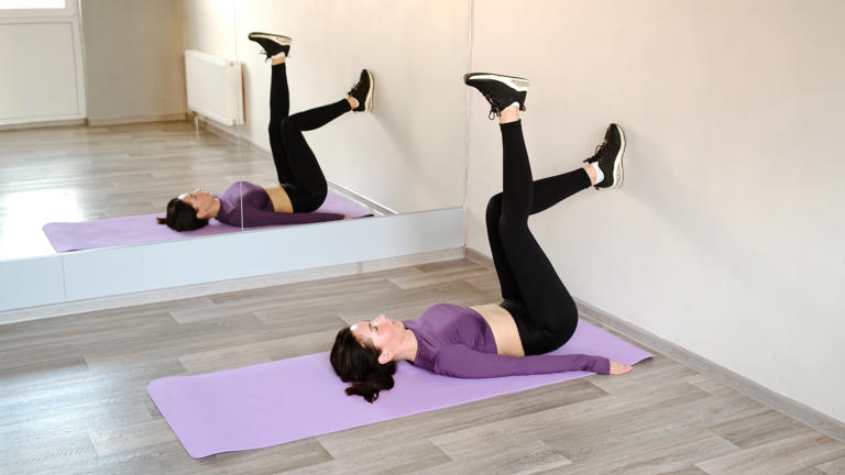 Fini la planche, voici le meilleur exercice de Pilates au mur pour ...