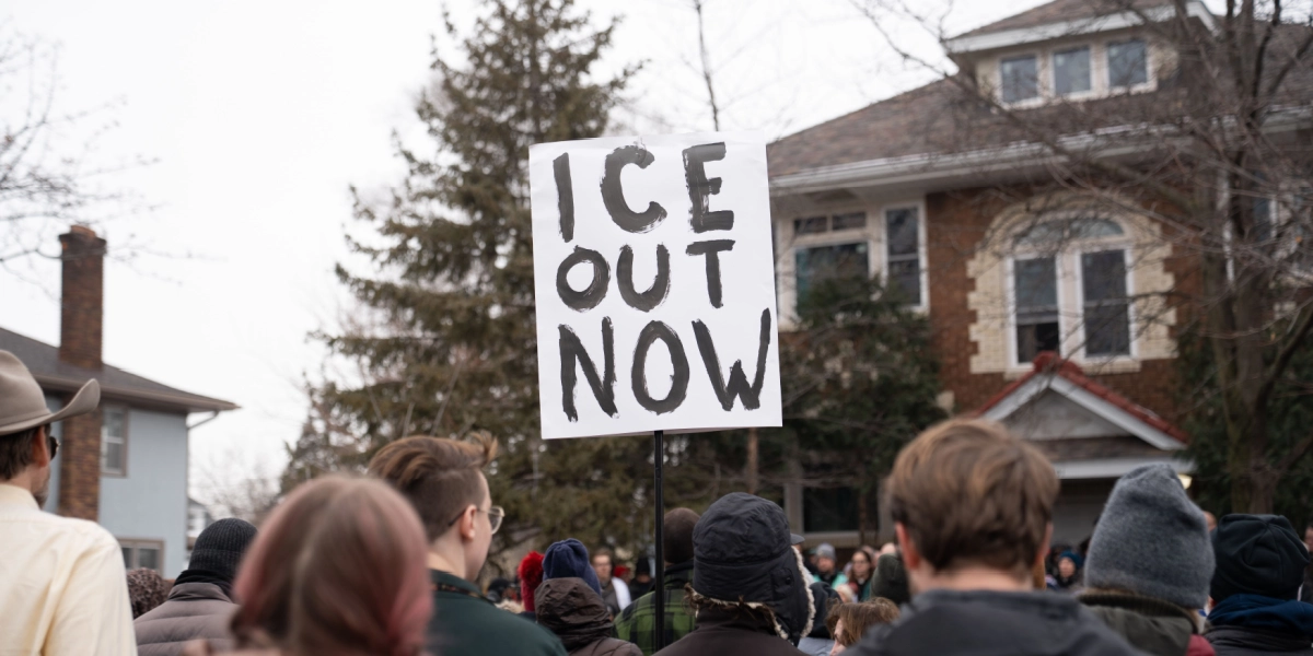 Ein Demonstrant soll einem Homeland-Security-Agenten in Minnesota den ...