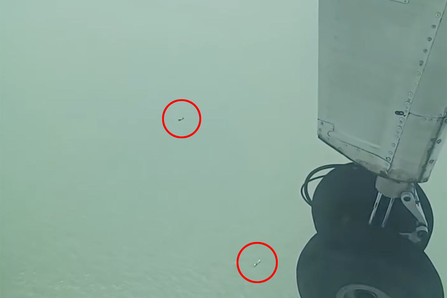 Passenger spots 'scary' scene from window while flying over Australian ...