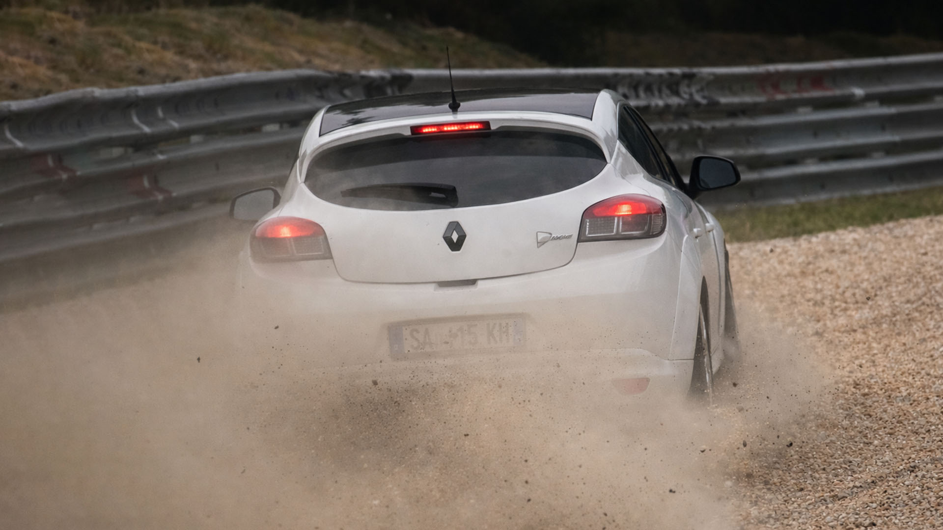Touristenfahrten captures real near miss at Nordschleife