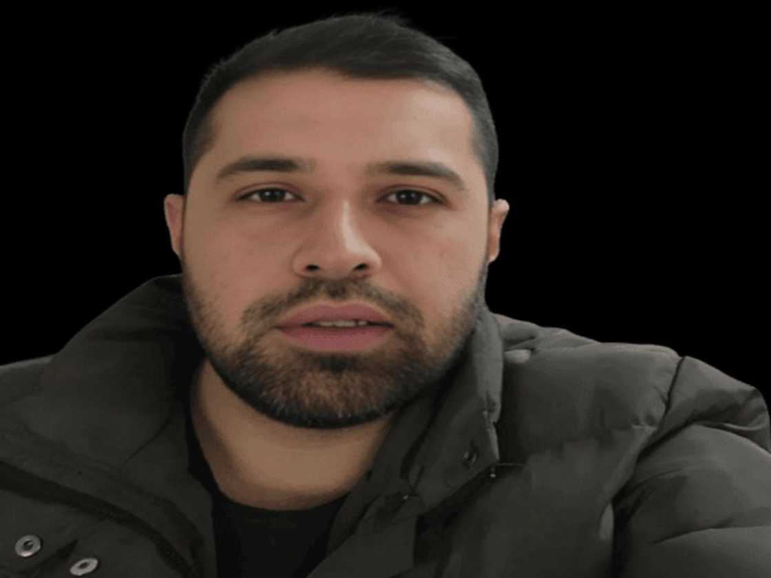 Man stunned as leopard casually walks through his driveway near Kruger