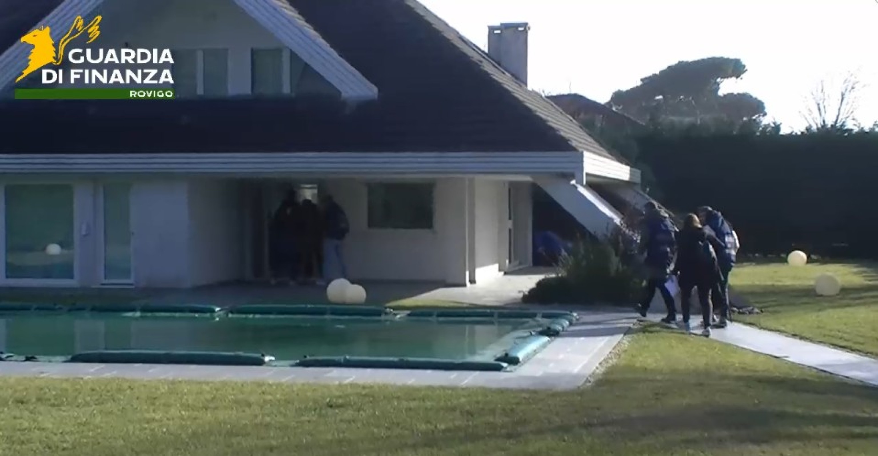 'Carosello' di aziende per non pagare le tasse, sequestro da 800mila euro