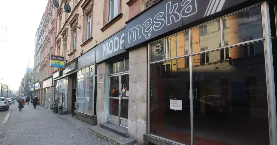 Dlaczego centrum Chorzowa umiera? Smutna galeria pustych witryn na ...