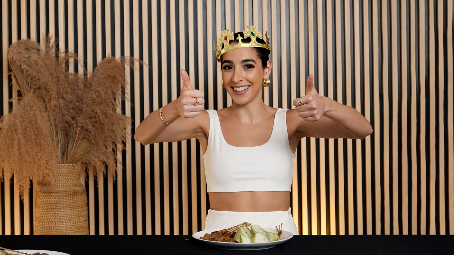 Westerners share honest thoughts on Indonesian street food