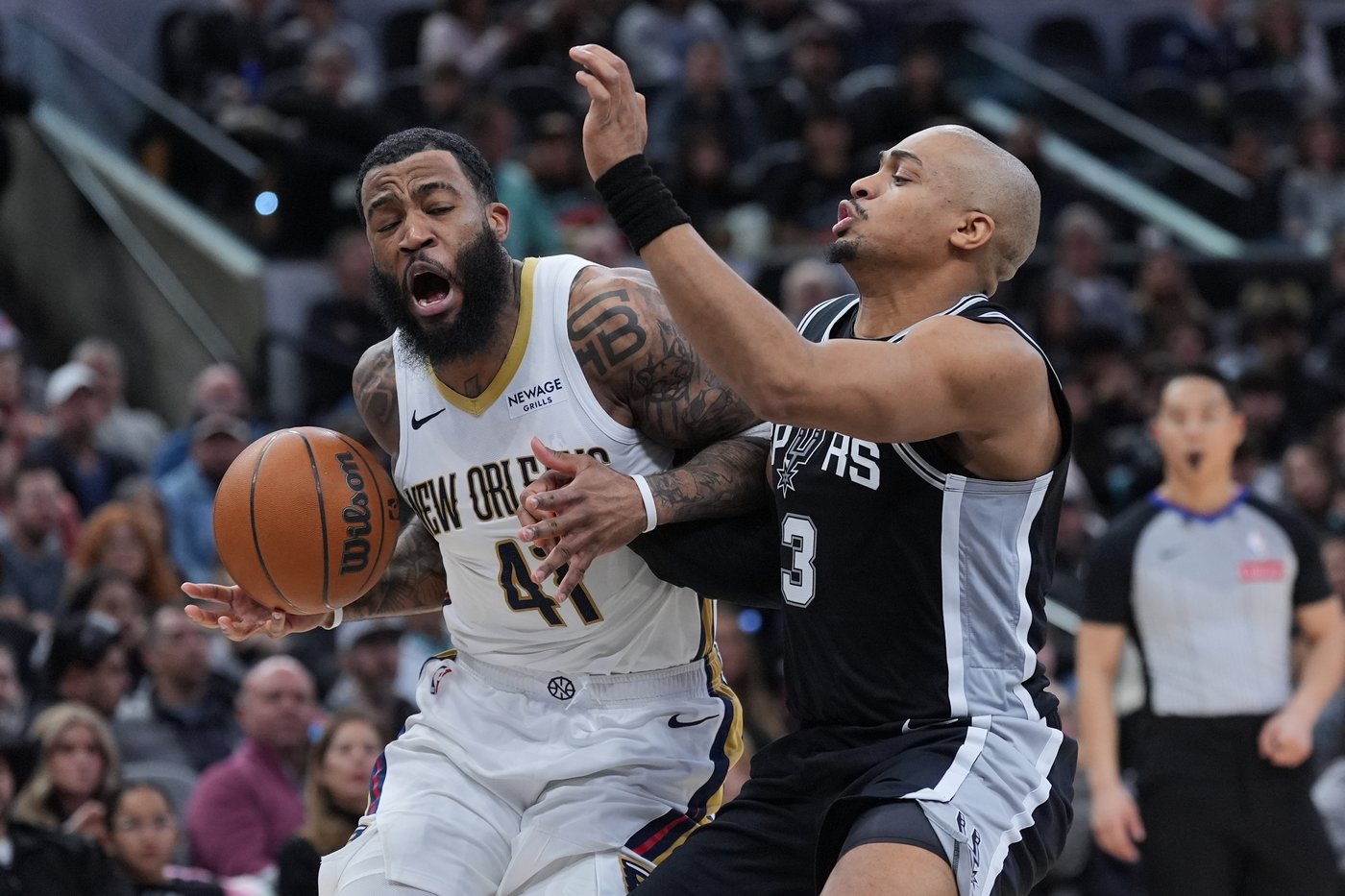 Pelicans squander 20-point lead, rebound to beat Spurs 104-95