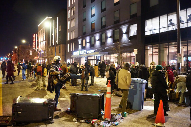 Violent anti-ICE protesters swarm Minnesota hotel they believe is ...